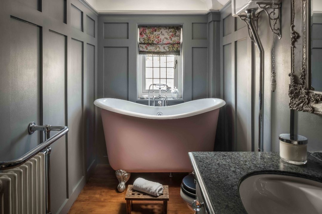 Compact baths for small bathrooms: check out these stylish designs